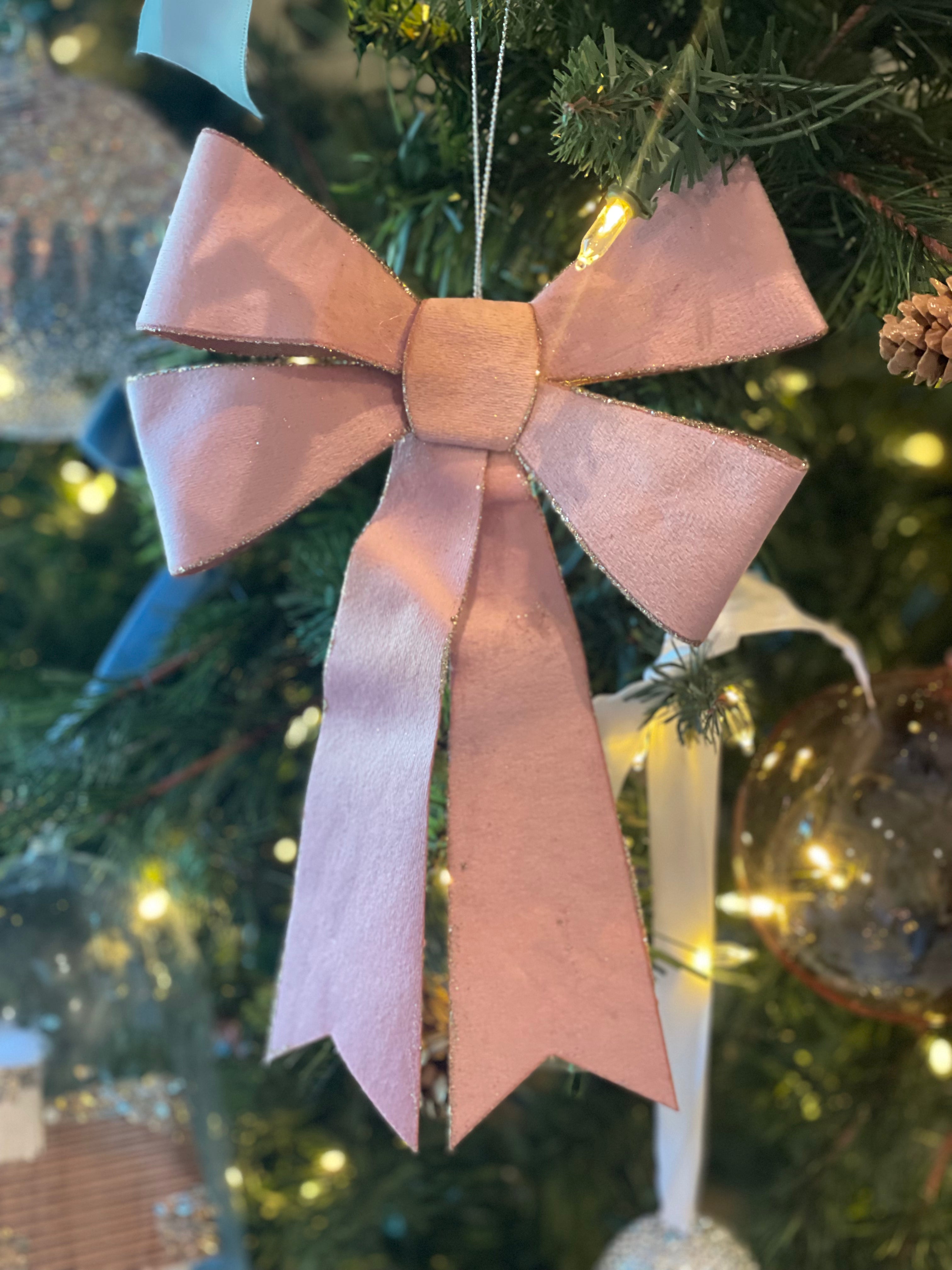 Velvet Bow – Lady & Tucker Home Fashion Boutique